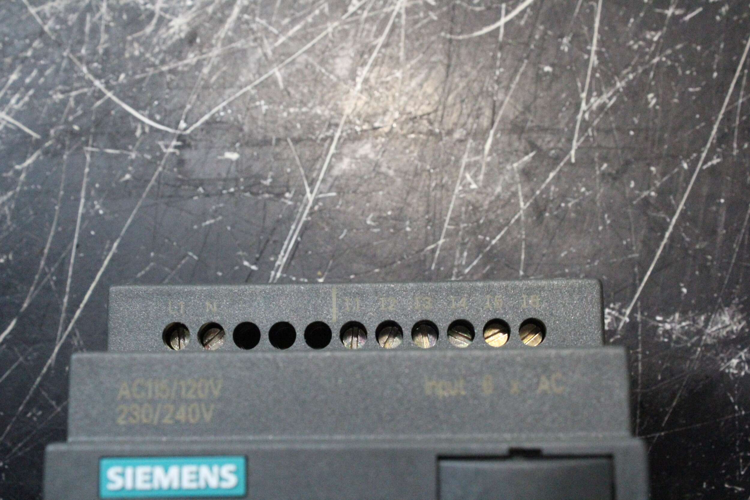 Siemens LOGO 230RC 6ED1052-1FA00-OBA0 - RECYBORG