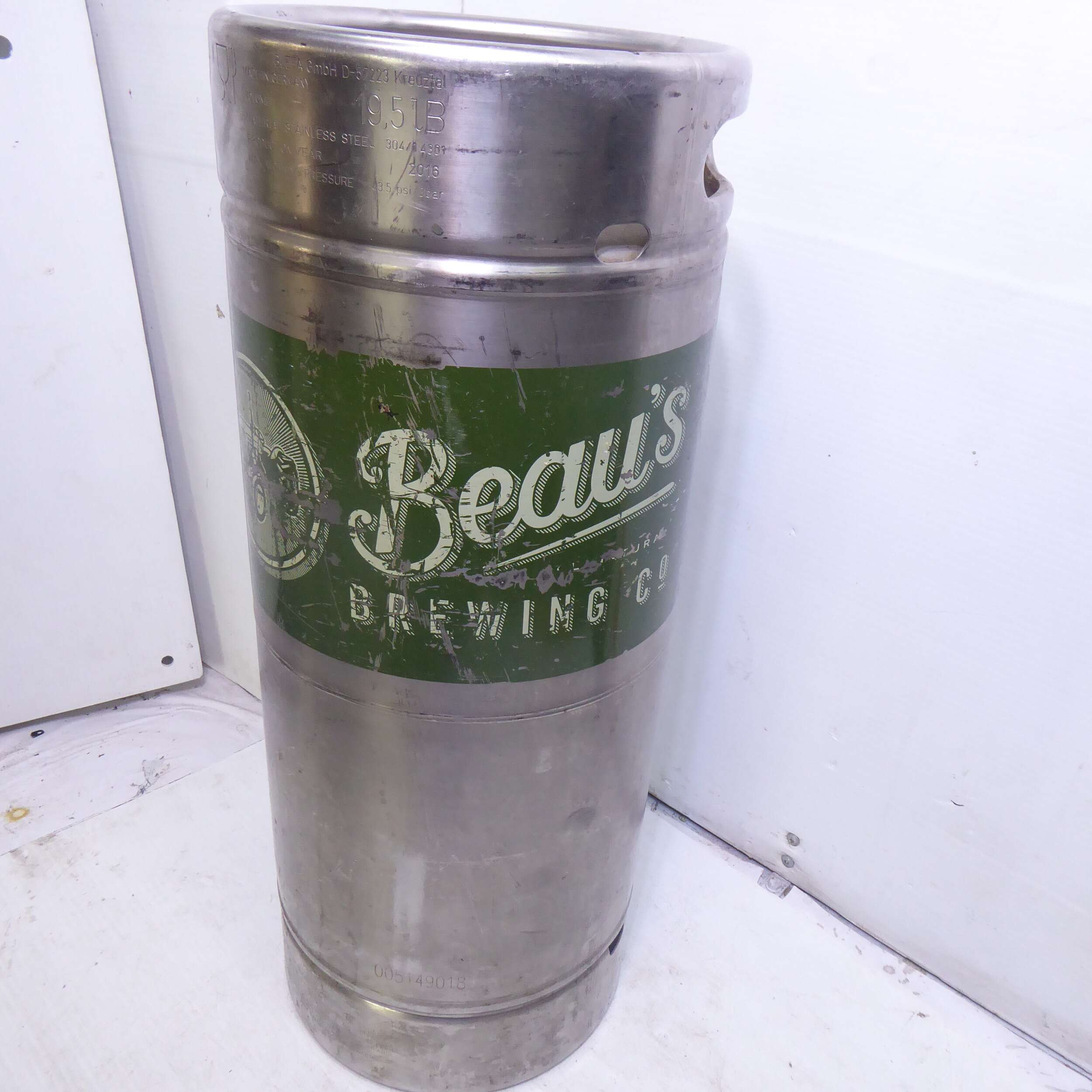 Baril de bière en metal 23" x 9 " diam (Tel quel)/ metal beer barrel ...