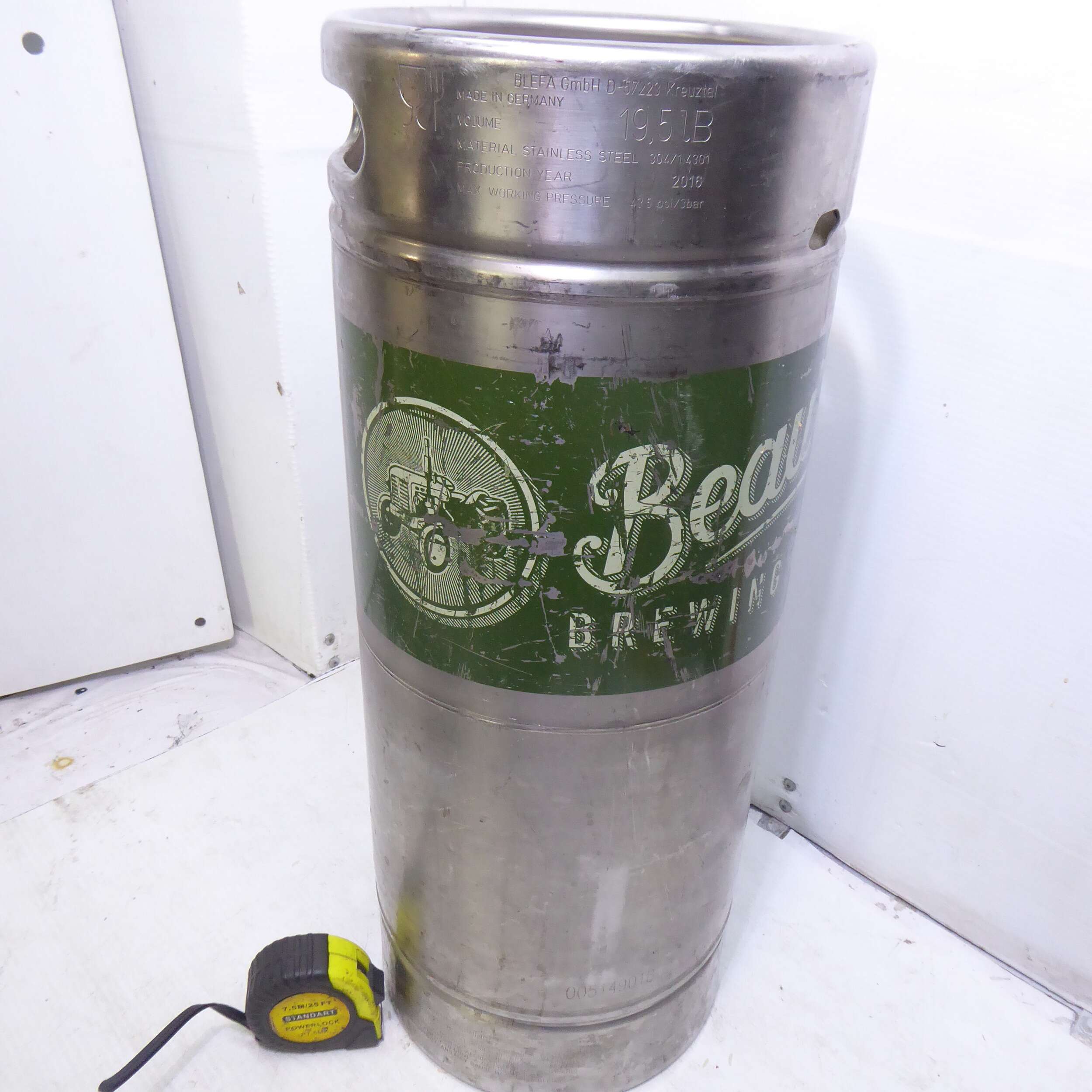 Baril de bière en metal 23" x 9 " diam (Tel quel)/ metal beer barrel ...