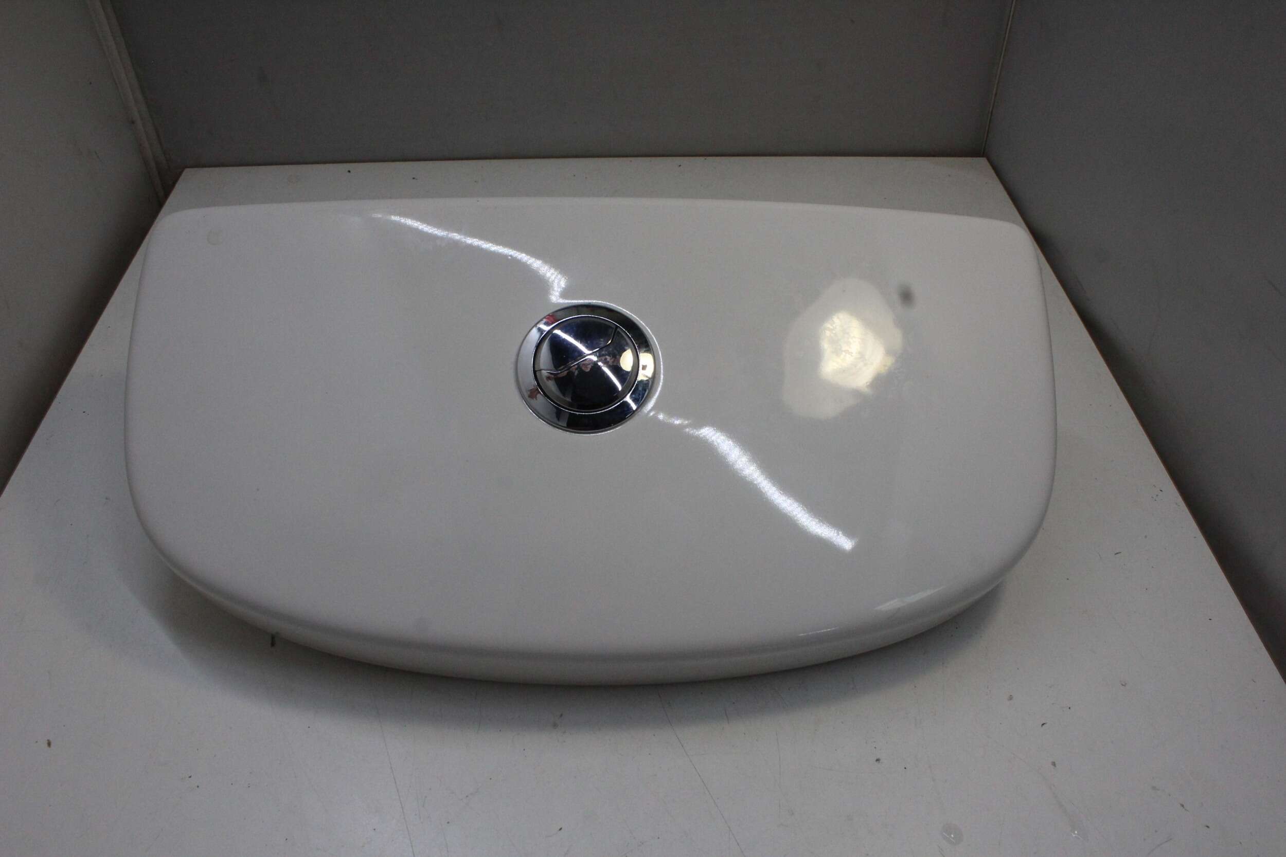 Couvert de cuve en toilette en porcelaine 16" x 8 1/4" x 2" avec ...