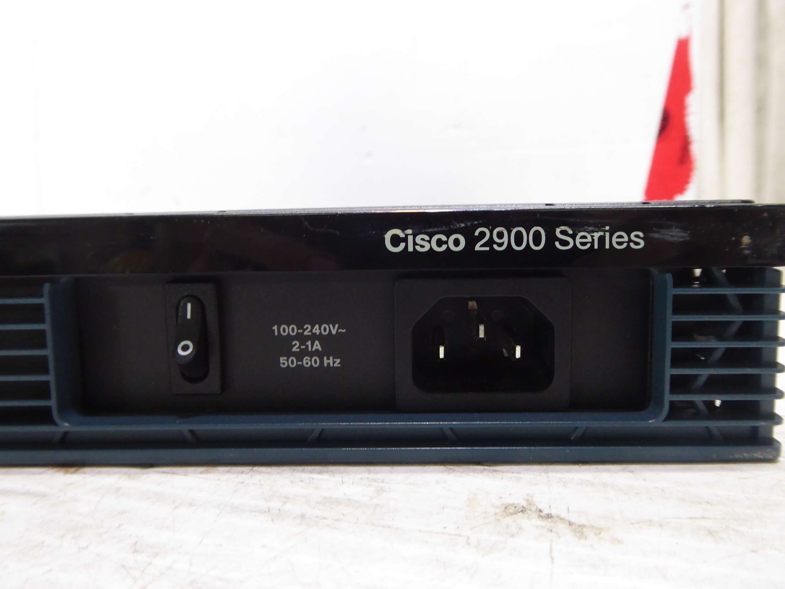 Cisco 2900 Series 2901 Integrated Services Router rackmount - RECYBORG