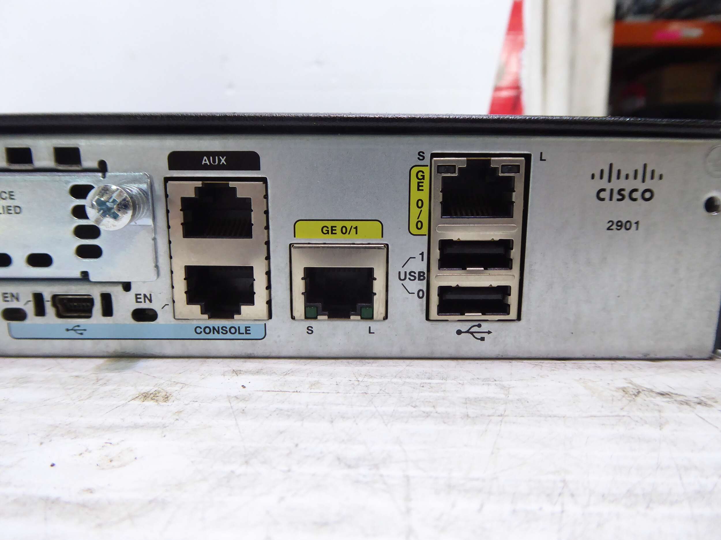 Cisco 2900 Series 2901 Integrated Services Router rackmount - RECYBORG