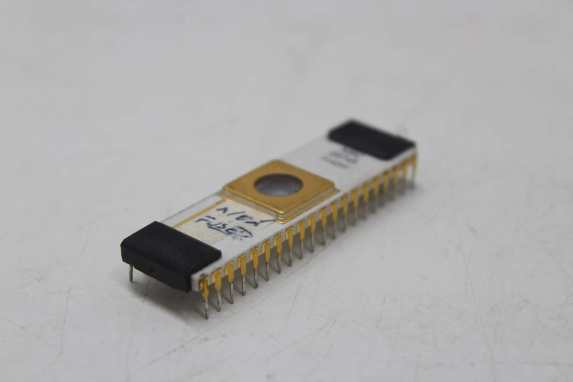 NEC D8748 - EPROM Microcontroller/Microprocessor - 8048 Intel DIP40 ...